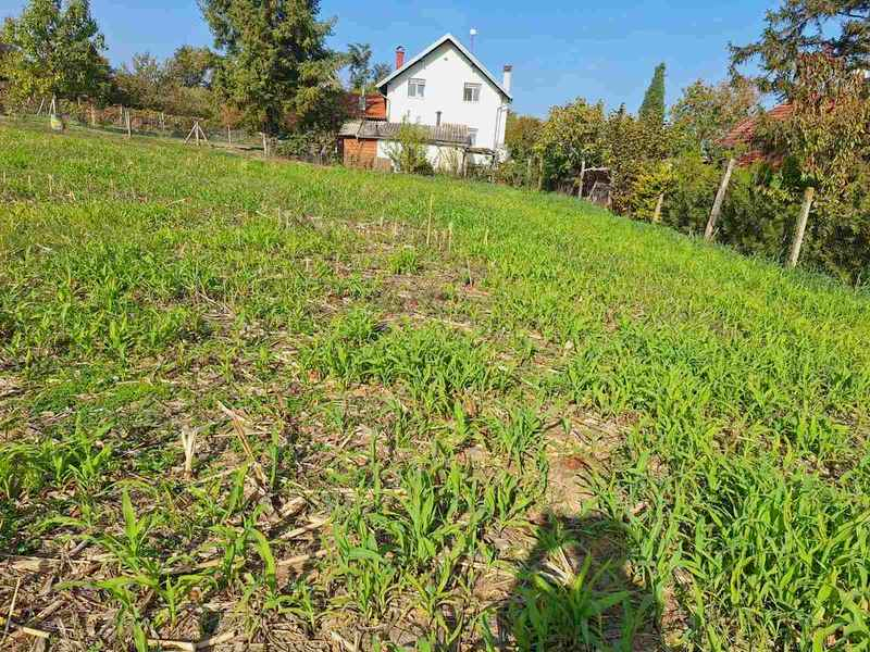 Odličan uknjižen plac u građevinskom području