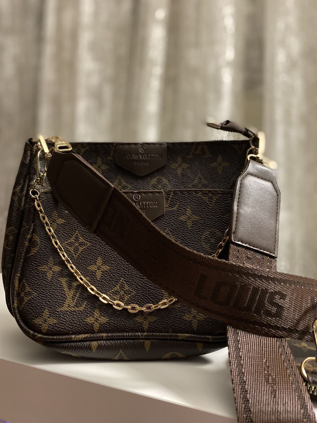 Elegantna torbica, Louis Vuitton