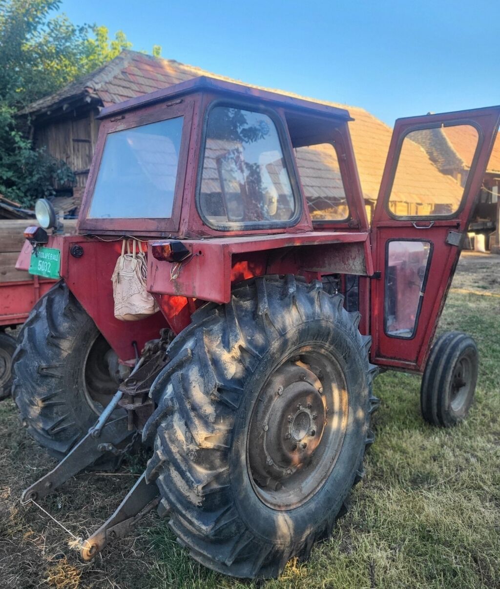 Traktor u odličnom stanju, odlične gume, mehančki održavan