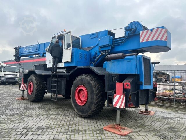 Dizalica sa grubim terenom
P & H OMEGA E 165 Rough Terrain Crane