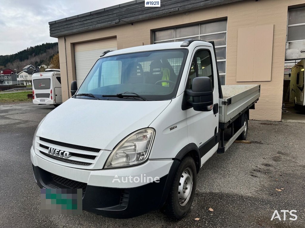 IVECO 35S14 Truck w/ 2 sets of tires kamion s ravnom platformom