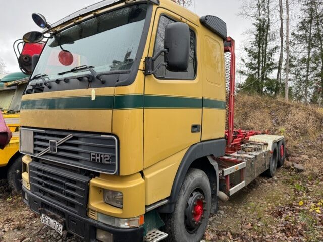 Prodaje se Volvo FH12 rol kiper sa kukom na aukciji