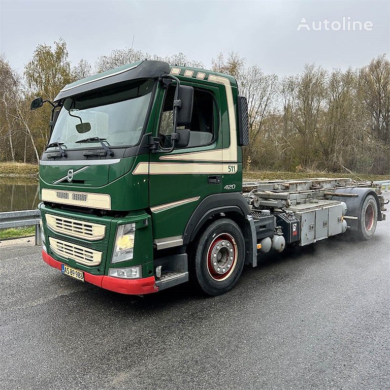 Prodaje se Volvo FM-330 kamion sa kukom za podizanje tereta na aukciji