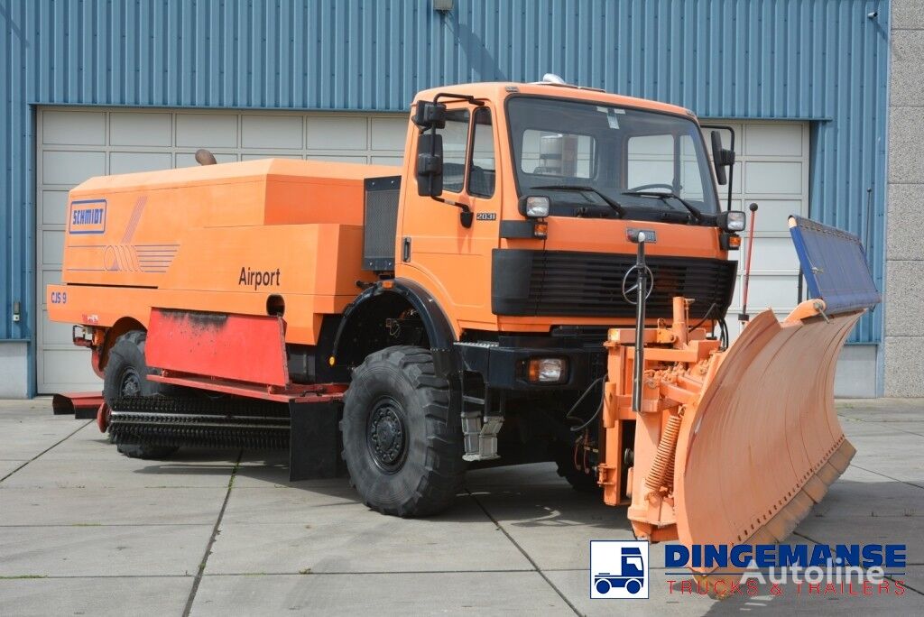 Mercedes-Benz SK 2031 4x4x4 Schmidt CJS9 airport sweeper snow plough aerodromski čistač snega