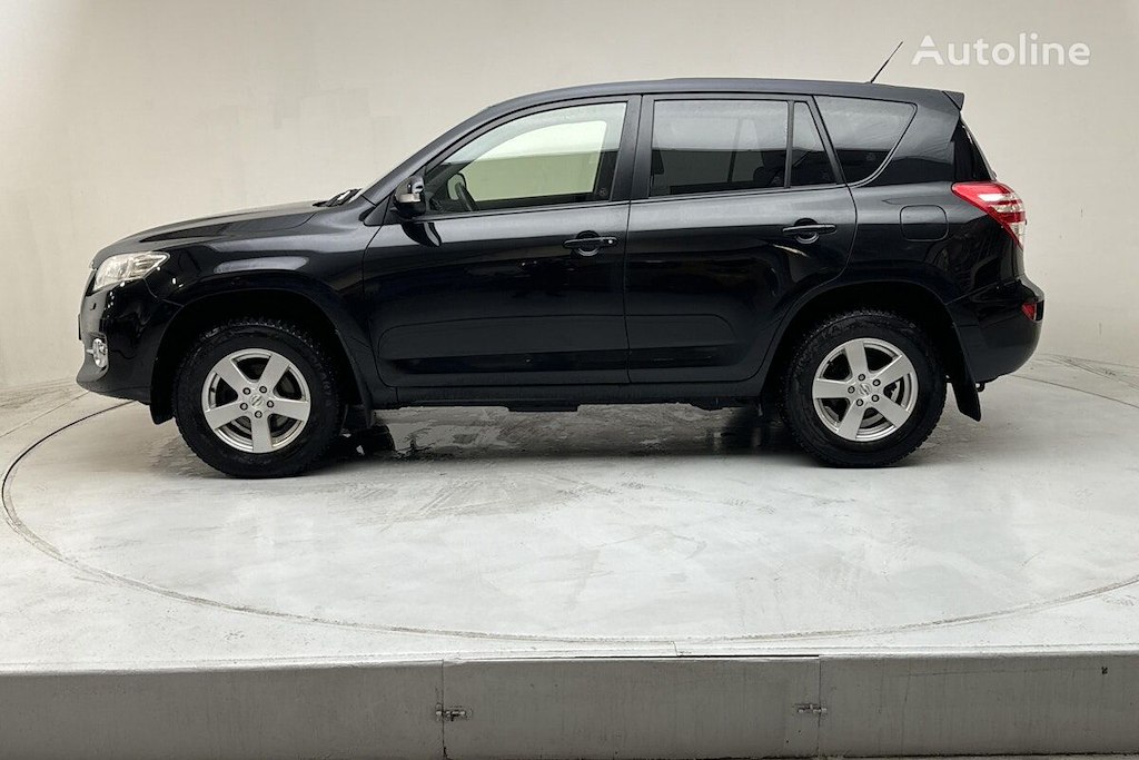 Prodaje se Toyota RAV4 krosover na aukciji