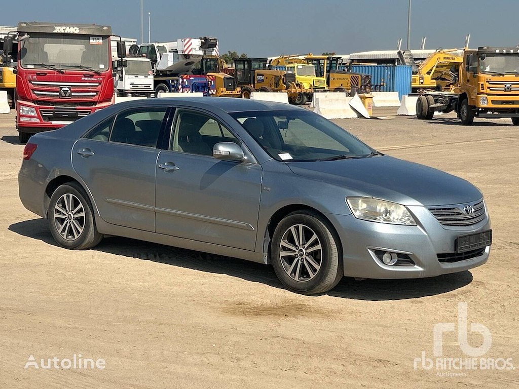 Prodaje se Toyota CAMRY Hybrid krosover na aukciji