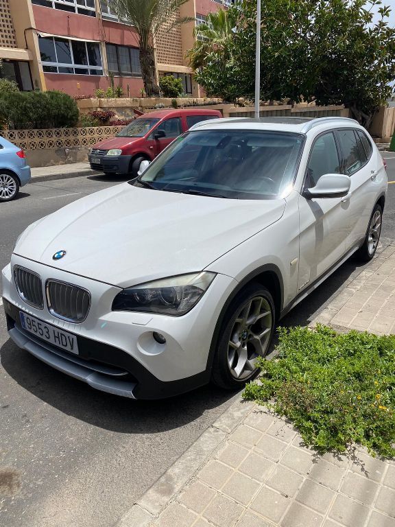 Prodaje se BMW X1 krosover na aukciji