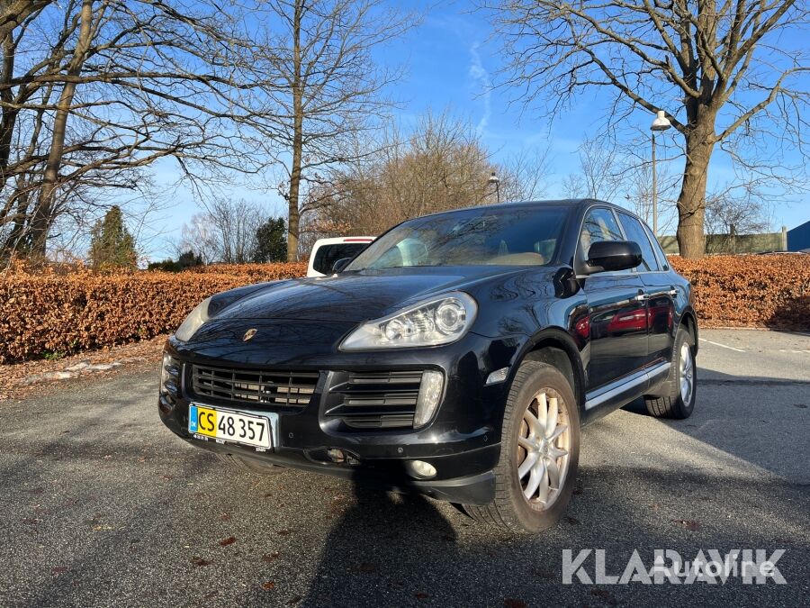 Prodaje se Porsche Cayenne v8 krosover na aukciji