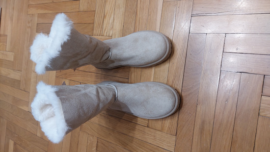 NOVE ČIZMICE SA KRZNOM 39( UGG MODEL)