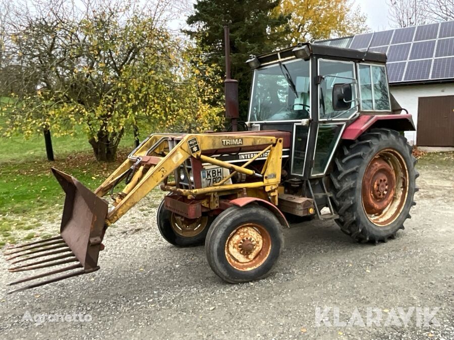 Prodaje se International 584 traktor točkaš na aukciji