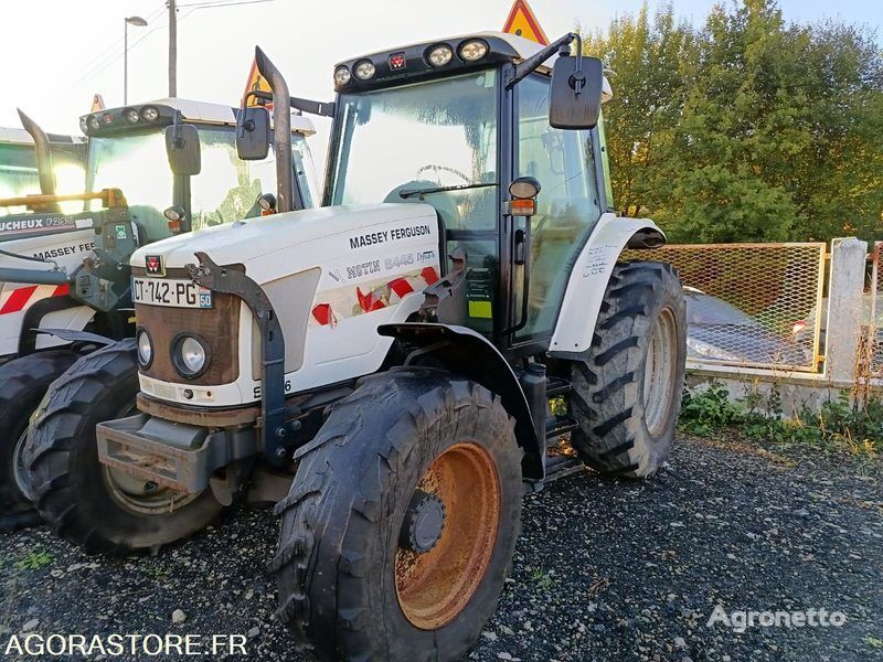 Prodaje se Massey Ferguson 6445 traktor točkaš na aukciji