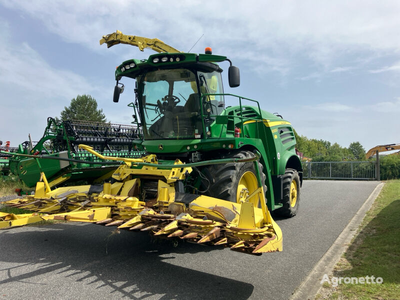 John Deere 8300i mit Kemper 360+ und PickUp krmni kombajn