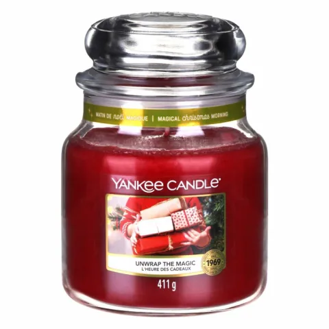 Letters to Santa - Yankee Candle mirisna sveća M (limun, cimet, kokos, praline)