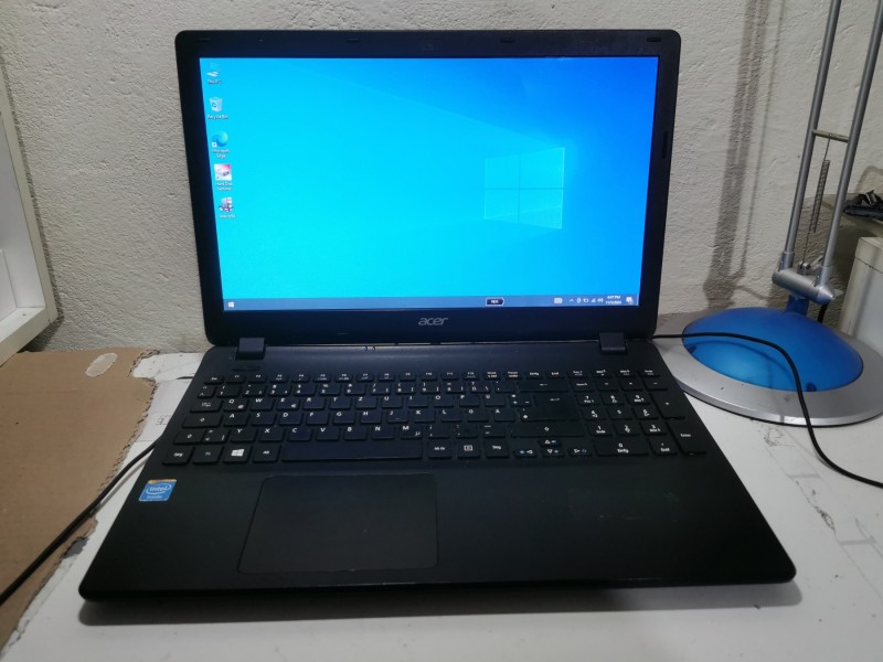 Acer ES1-512