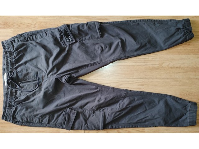 Zara cargo pantalone, dzeparke, dzaeparice