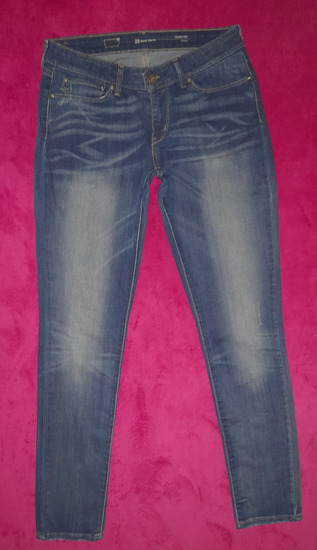 Levis teget skinny farmerke vel28 NOVO!