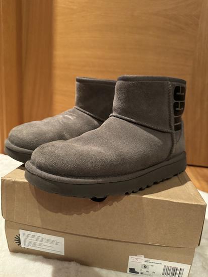 Ugg classic mini