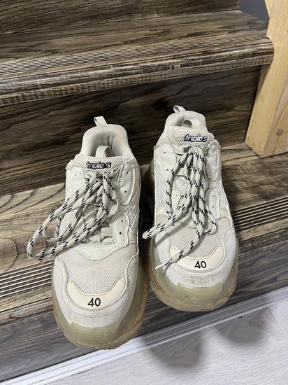 AKCIJA 10000 din Balenciaga triple S patike