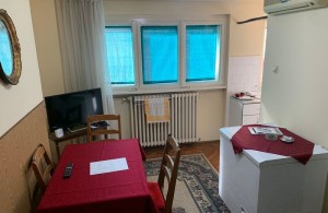 Prodajem Stan-Apartman, Kej