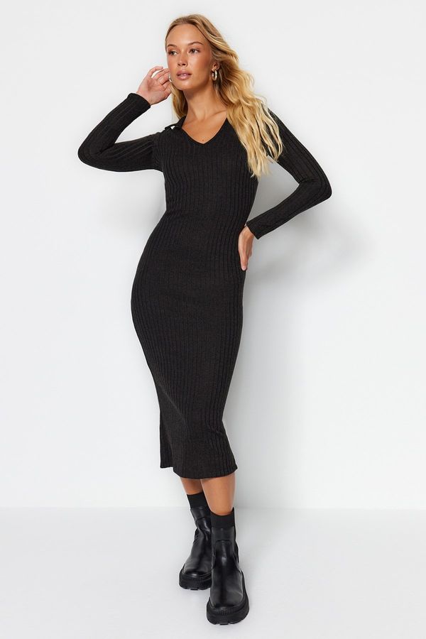 TRENDYOL BLACK KNITWEAR LOOK FITTED MAXI V-NECK KNITTED DRESS