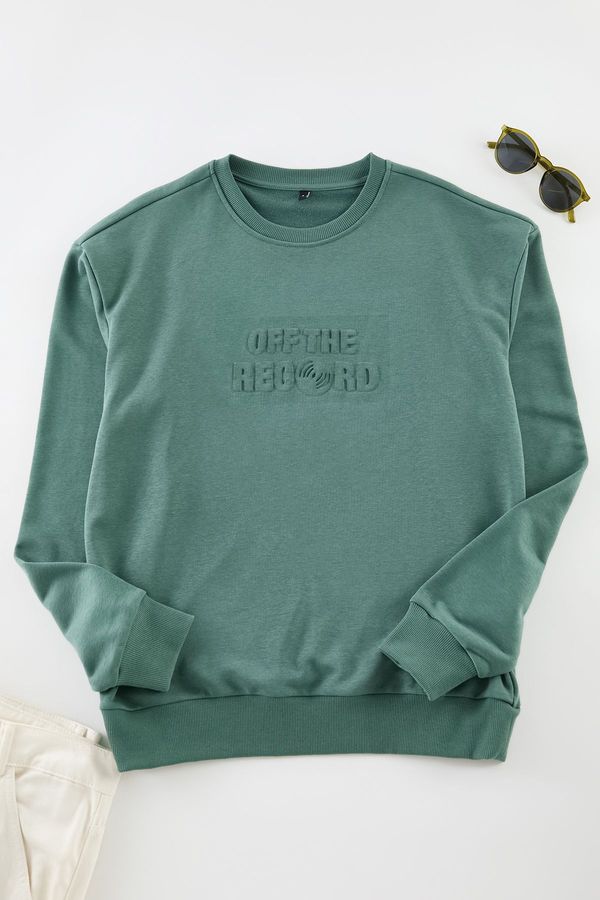 TRENDYOL GREEN OVERSIZE/WIDE CUT EMBOSSED TEXT PRINTED SWEATSHIRT