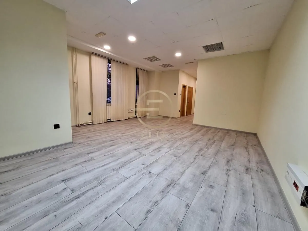 Izdavanje, poslovni prostor, 53m2, Sajmište, Novi Sad