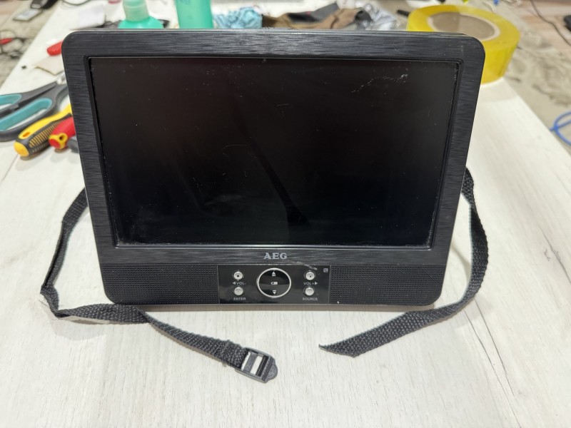 AEG 4552 prenosna DVD/USB/SD - 9” multimedija za auto