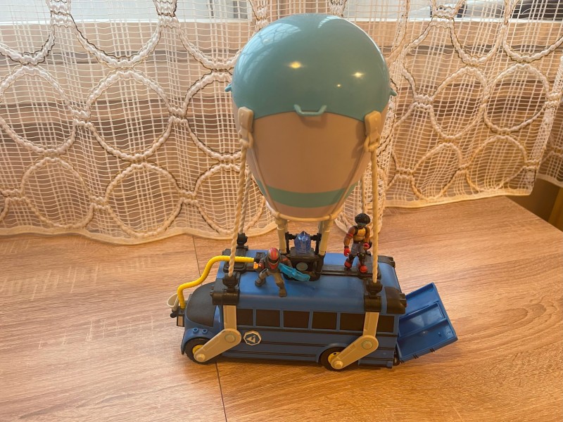 Fortnite Battle Bus