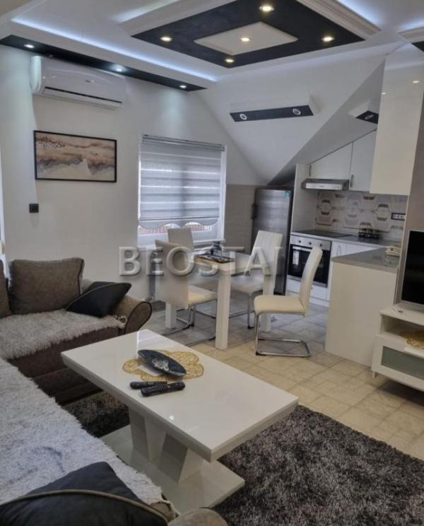 Surčinska, Trosoban stan za izdavanje, 55m2, 600€