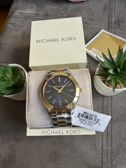 Nov Michael Kors sat