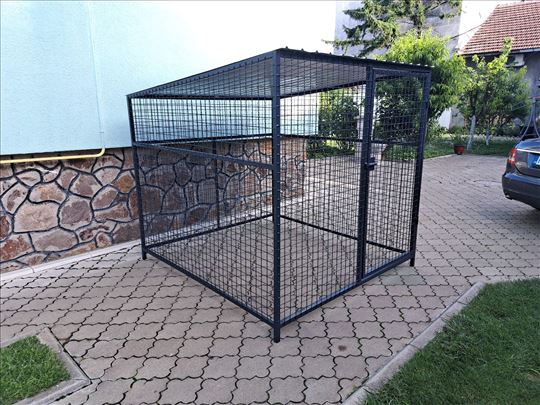 Boks za pse 2m x1.9m odmah dostupan