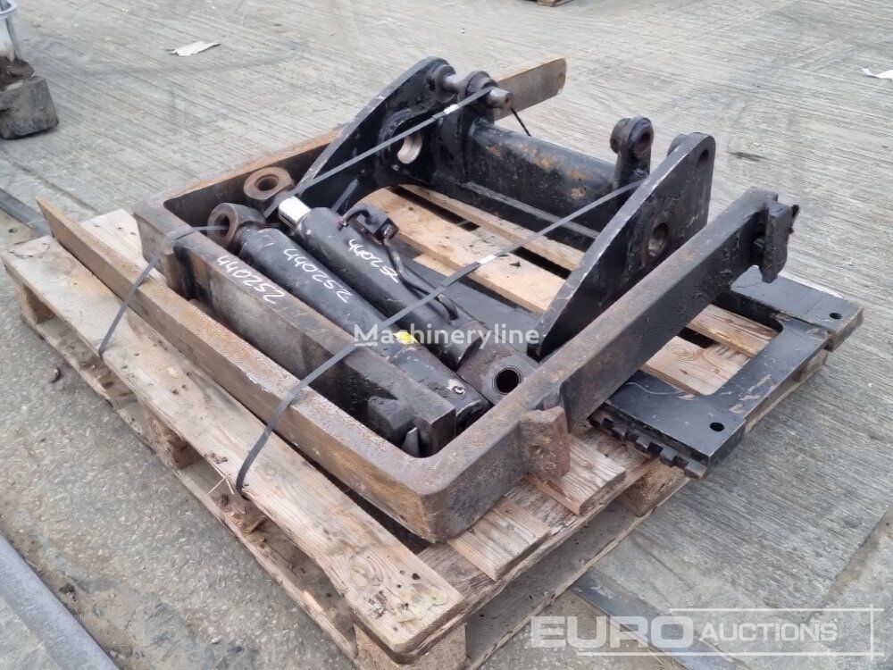 Prodaje se Fork Carriage & Forks to suit Forklift, Hydraulic Cylinder (2 of kašiku za prednje utovarivač na aukciji