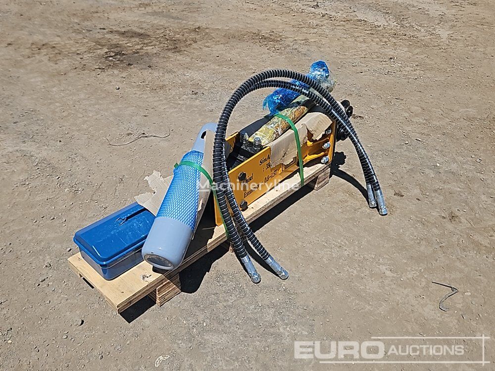 Prodaje se Hydraulic Rock Breaker to suit PC28 SANY16 hidraulični čekić na aukciji