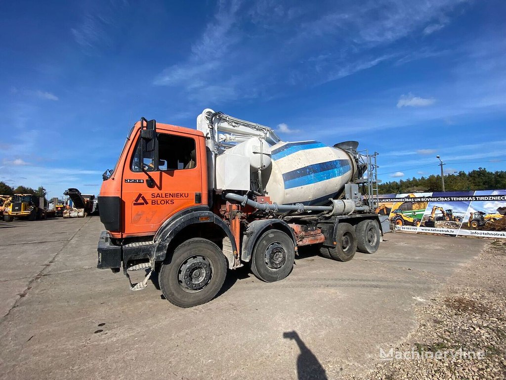 Mercedes-Benz 3234B kamion s mešalicom za beton