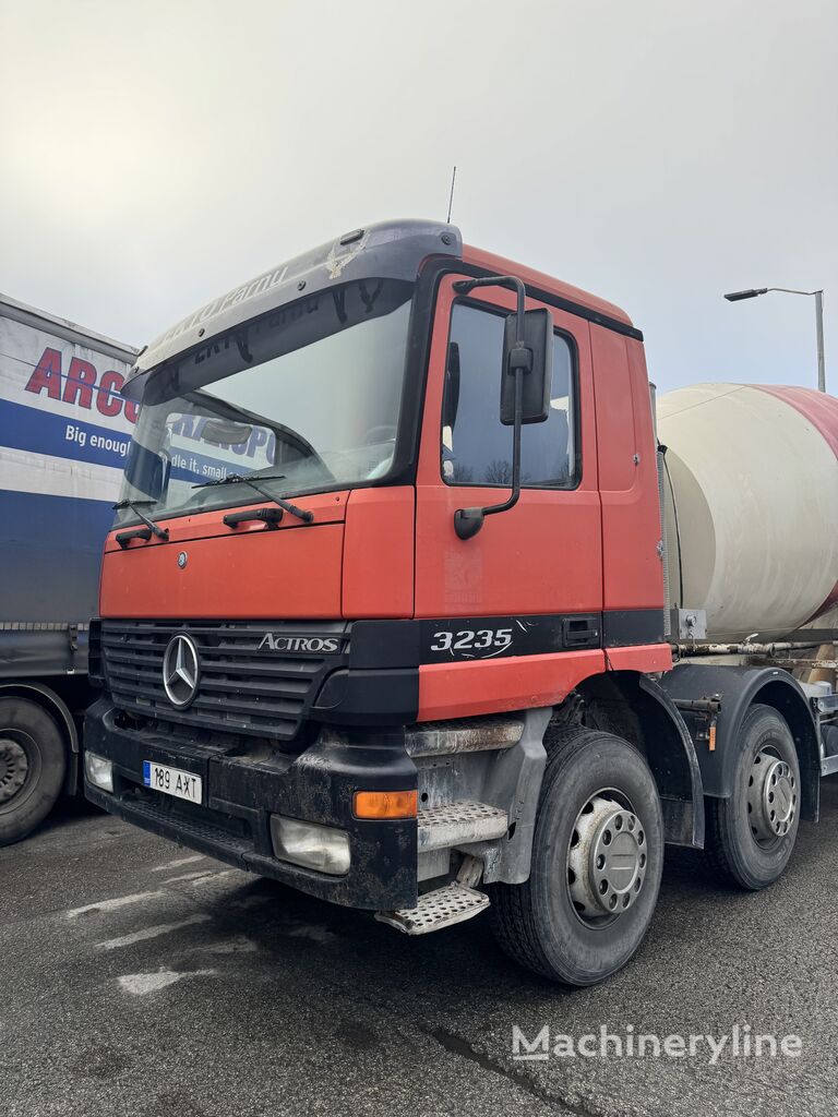 Liebherr na šasiji Mercedes-Benz Actros 3235B kamion s mešalicom za beton