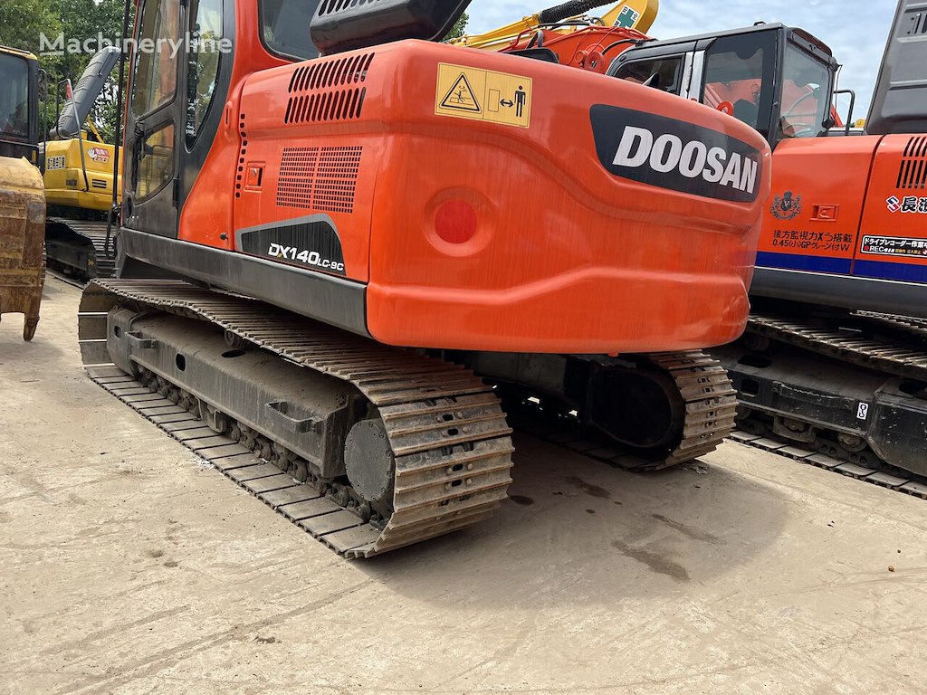 Doosan DX140 bager guseničar