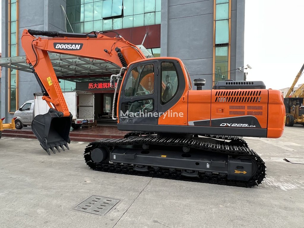 Doosan dx225lca bager guseničar