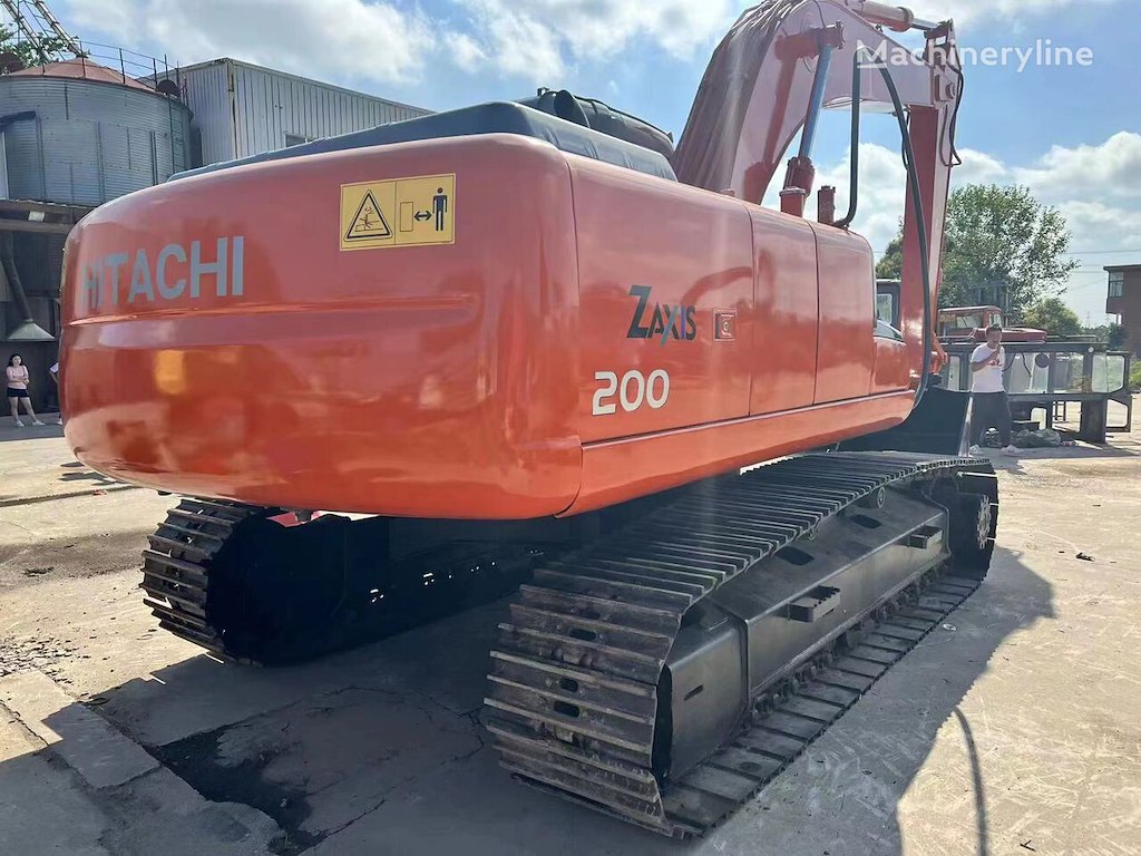 Hitachi ZX200 bager guseničar