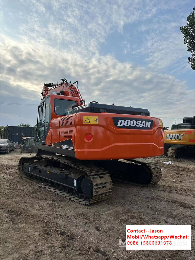 Doosan DX225 bager guseničar