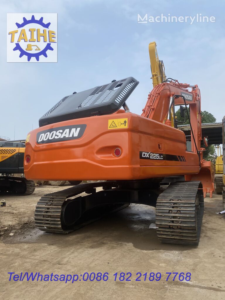 Doosan DX225 bager guseničar