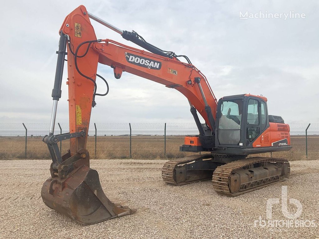 Prodaje se Doosan DX235NLC-5 bager guseničar na aukciji