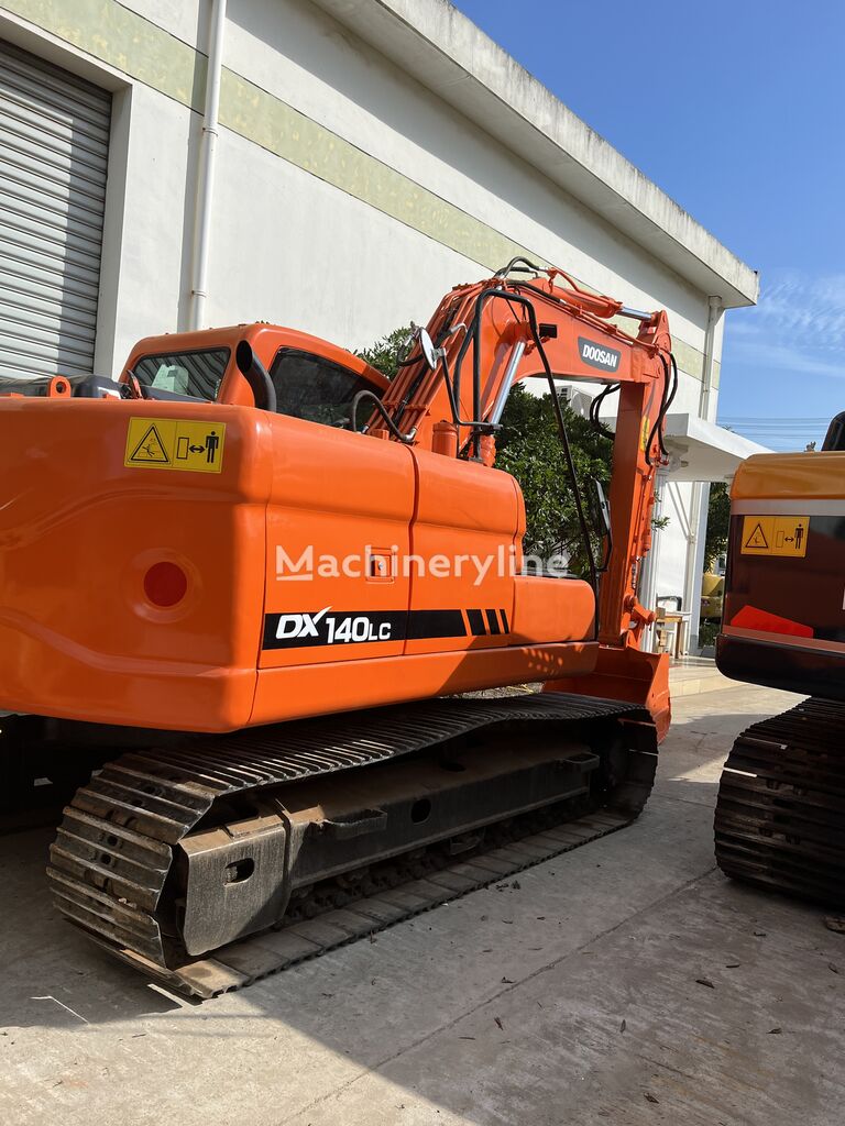 Doosan DX140L bager guseničar