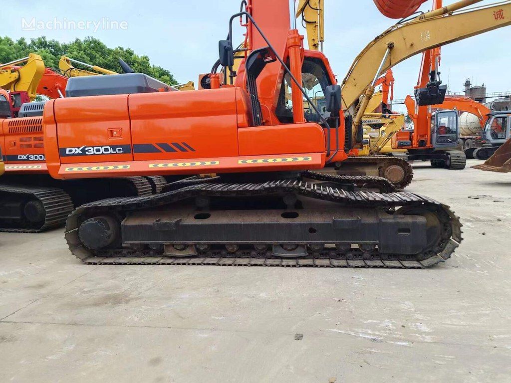 Doosan DX300 bager guseničar