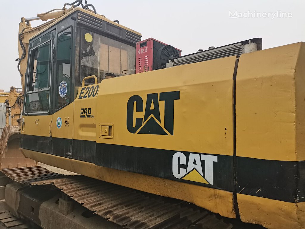 Caterpillar E200 bager guseničar