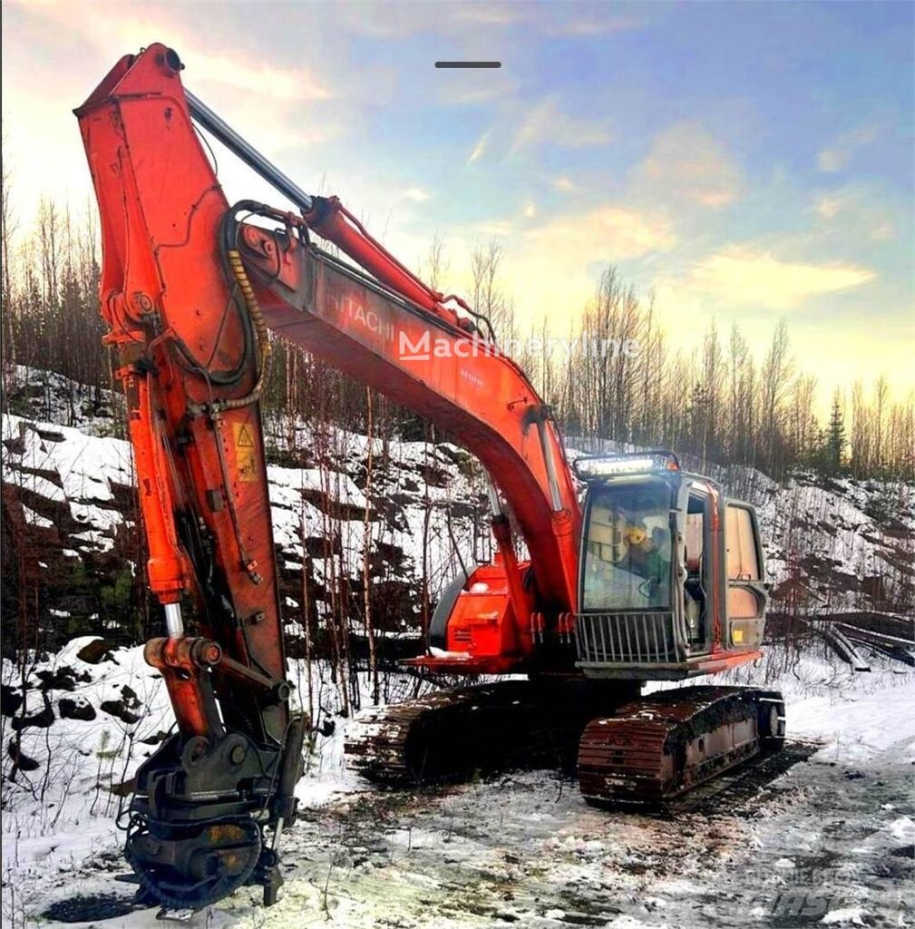 Hitachi ZX225USRLC, Engcon bager guseničar