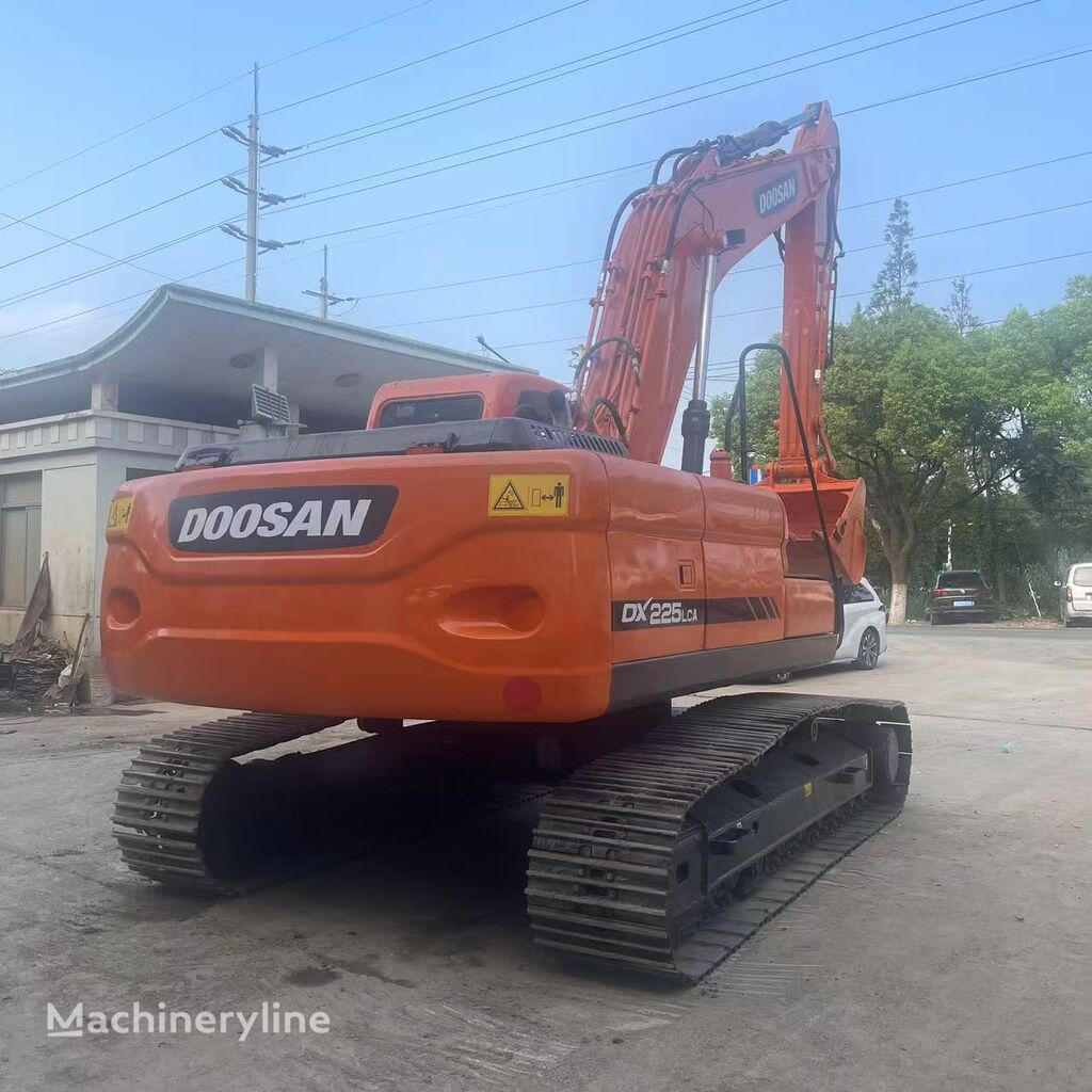 Doosan DX225LC bager guseničar