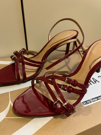 Zara bordo sandale sa kaisevima LIMITED EDITION 40