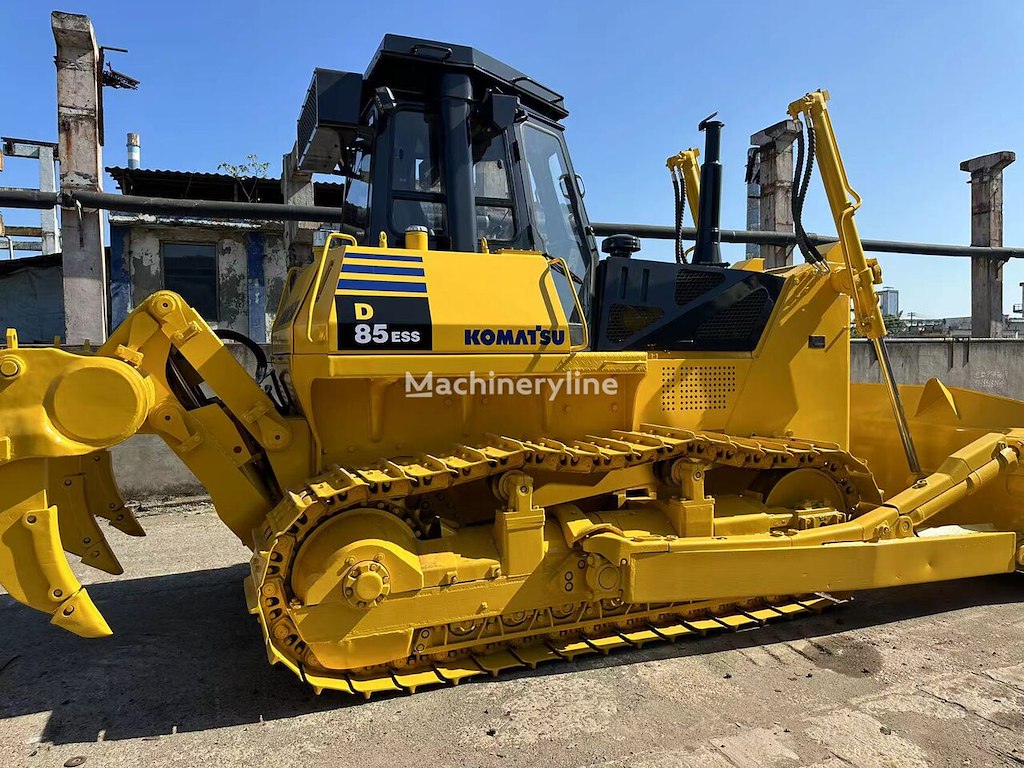 Komatsu D85ESS buldožer