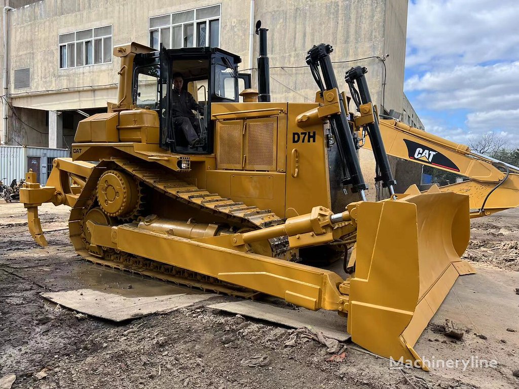 Caterpillar D7H buldožer