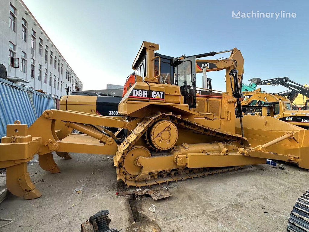 Caterpillar D8R buldožer